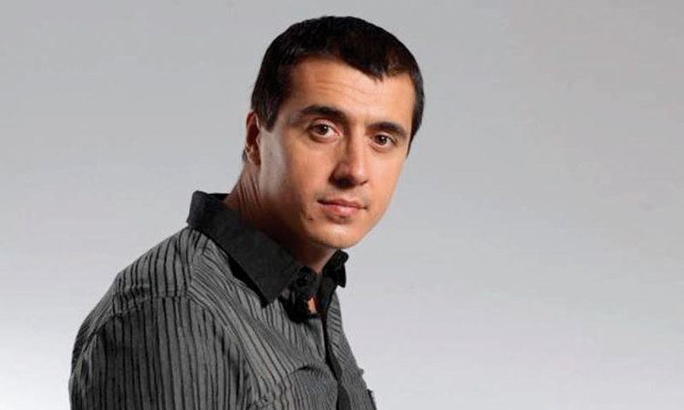 PREMIJERA: Marko Bulat novu pesmu posvetio supruzi sa kojom čeka drugo ... PREMIJERA: Marko Bulat novu pesmu posvetio supruzi sa kojom čeka drugo ...