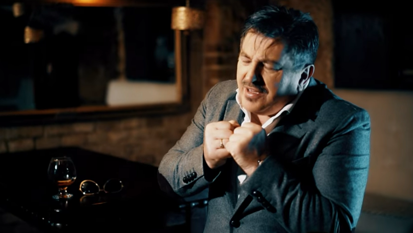 Šerif Konjević novu pjesmu posvjetio sinu, a kad je čujete, plakaćete ... Šerif Konjević novu pjesmu posvjetio sinu, a kad je čujete, plakaćete ...