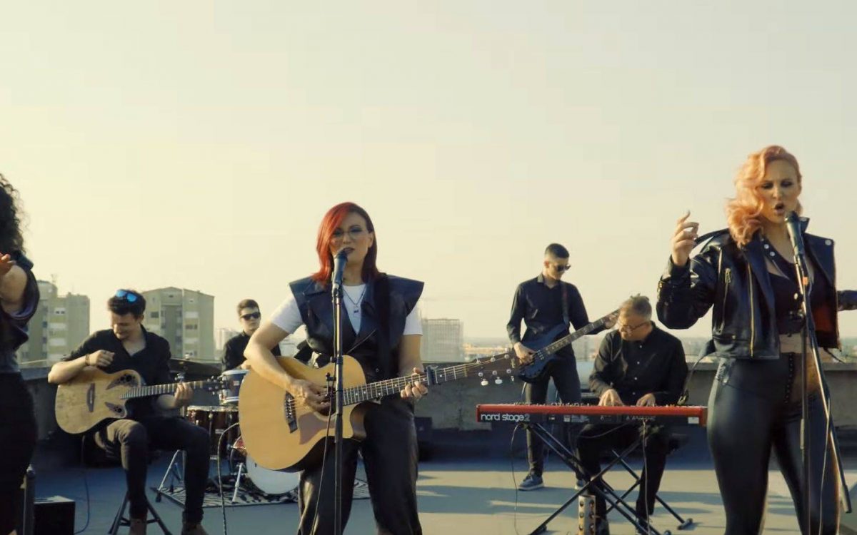 LETO MOŽE DA POČNE Frajle proslavile novom pesmom "GORIM" (VIDEO) - Paparazzo